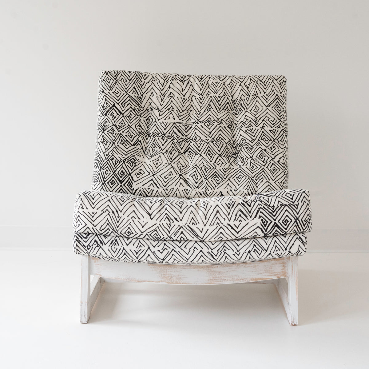 Jayney Carbon Oversized Armless Romeo Chair – KERRI ROSENTHAL